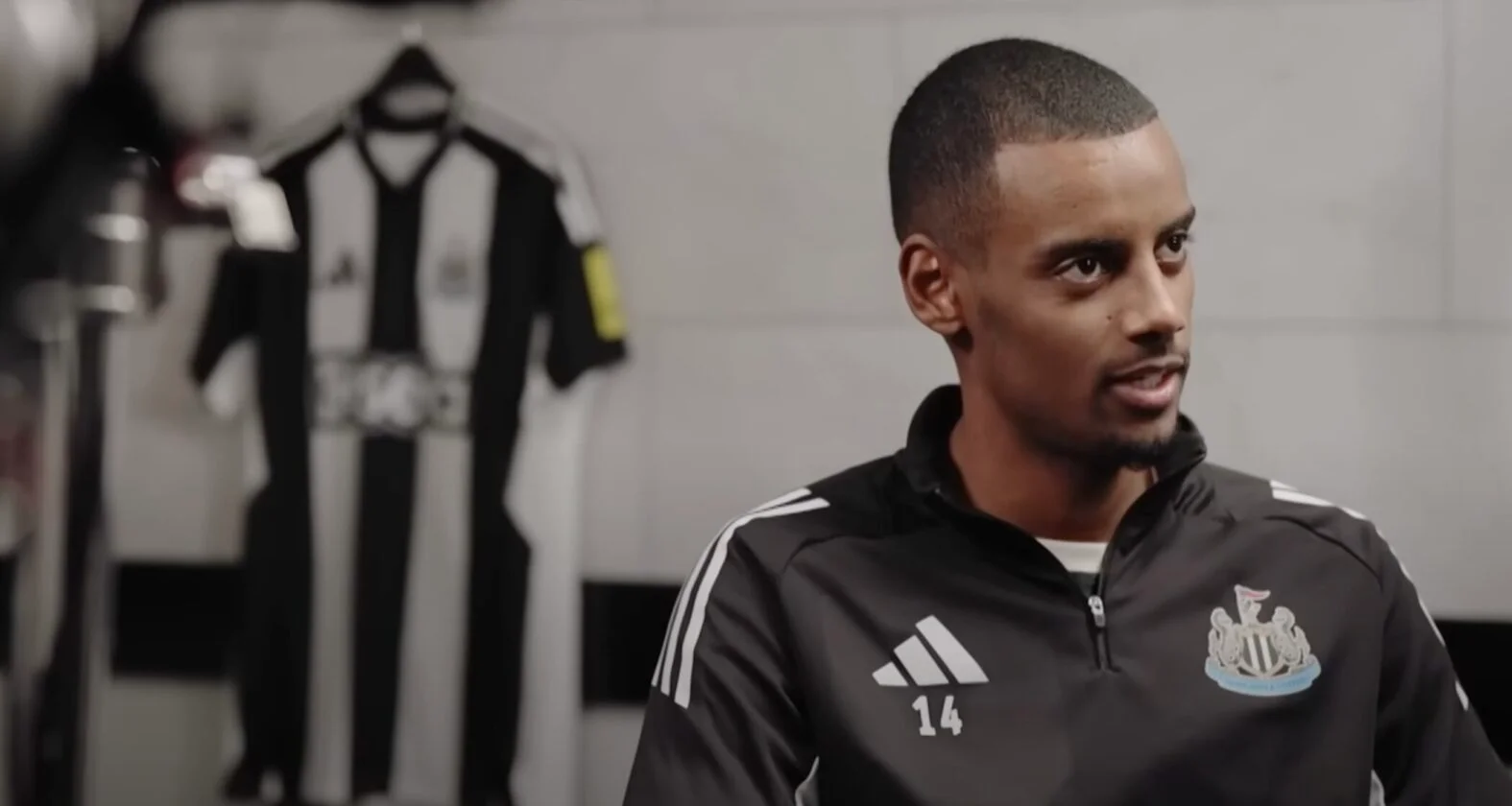 Newcastle: Isak demands huge salary to stay