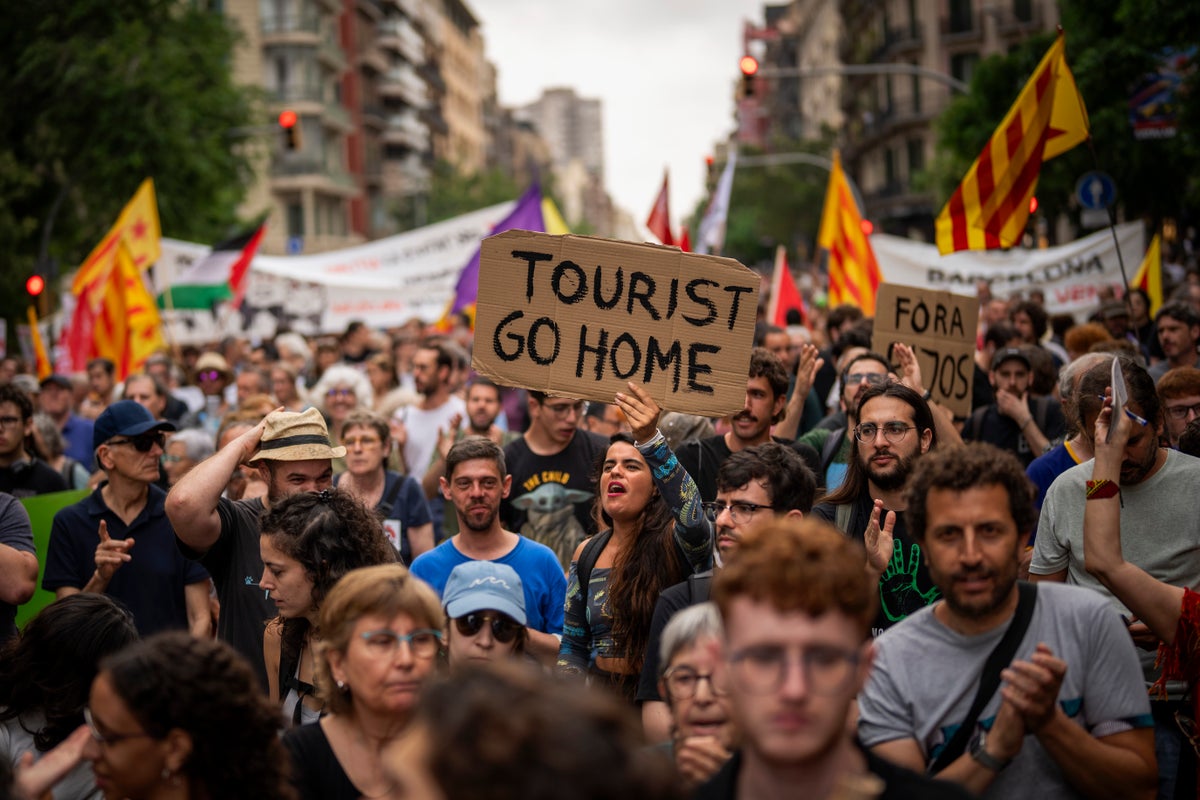 Spain makes huge holiday ruling as 65,000 tourist rentals blocked