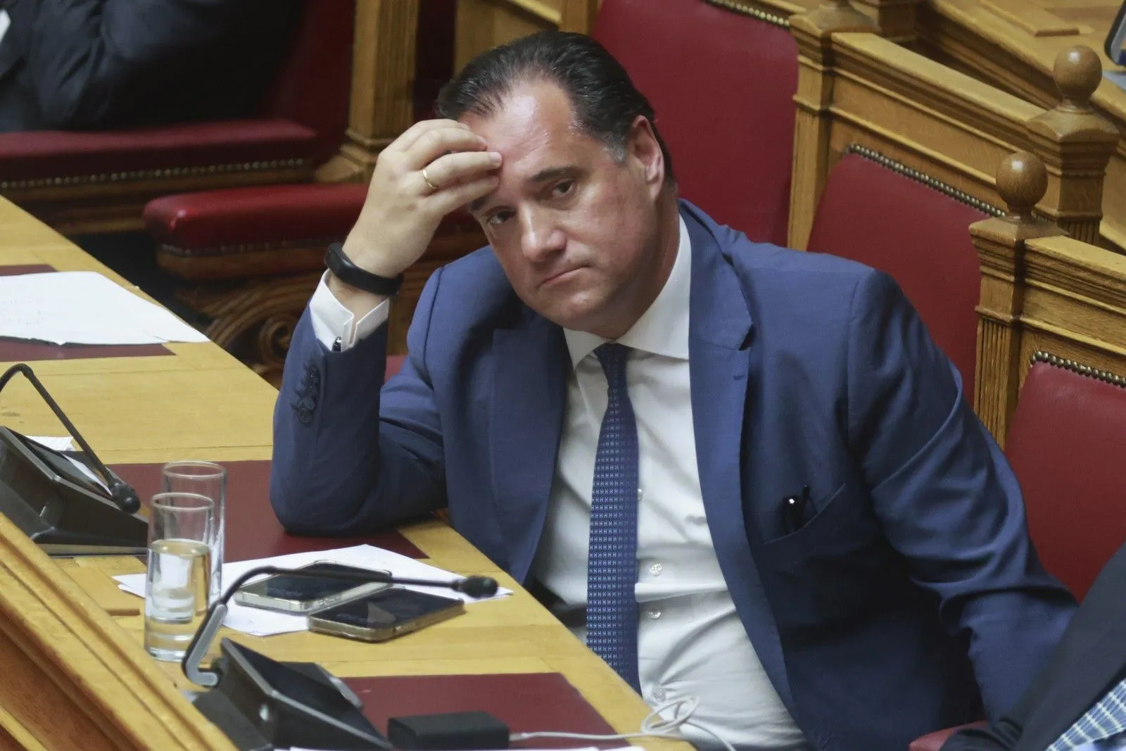 Αμηχανία Μαρινάκη με τον “υπουργό Eurovision” Άδωνι Γεωργιάδη