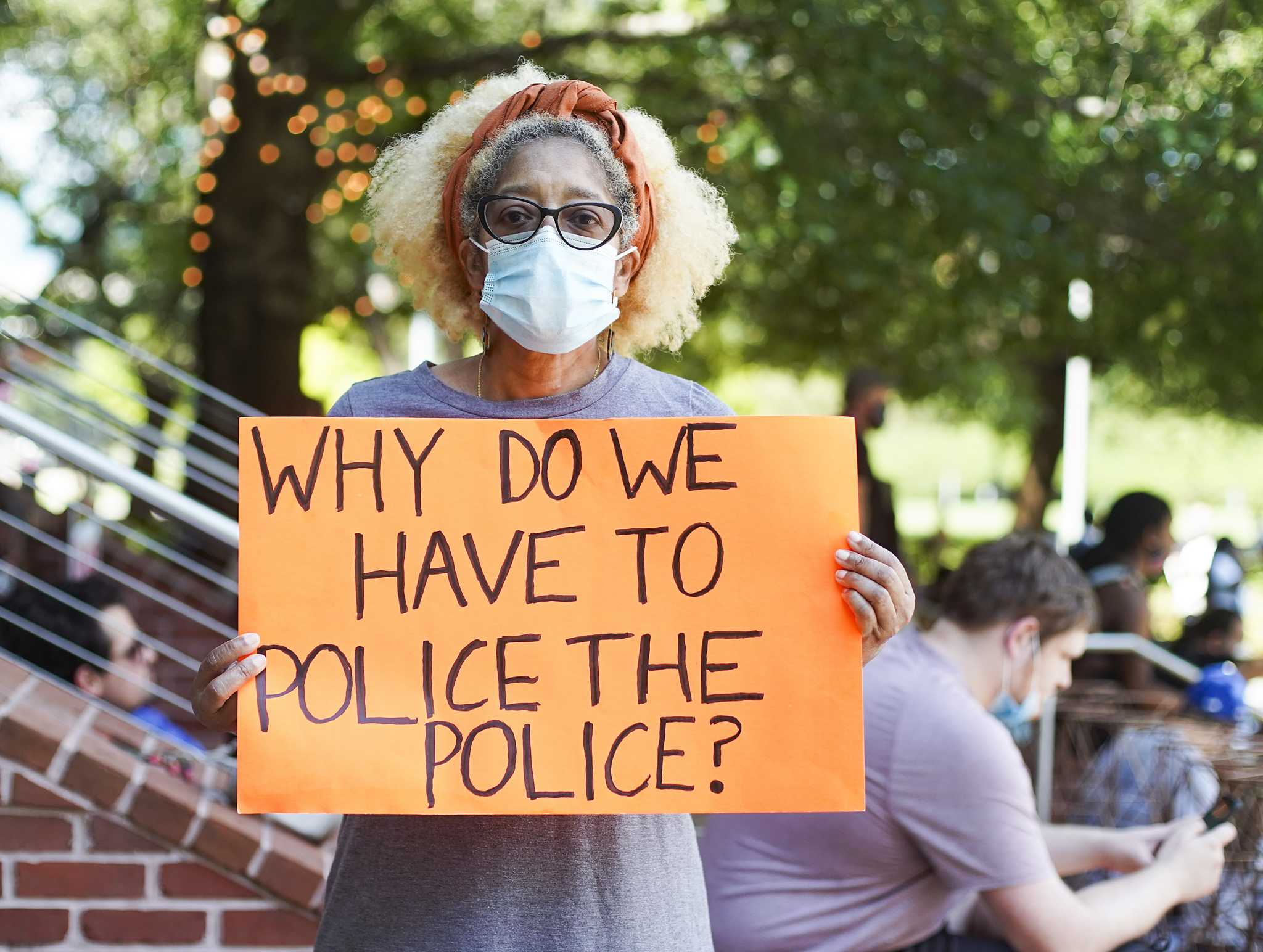 Committee overseeing Houston police is limited and largely silent ...