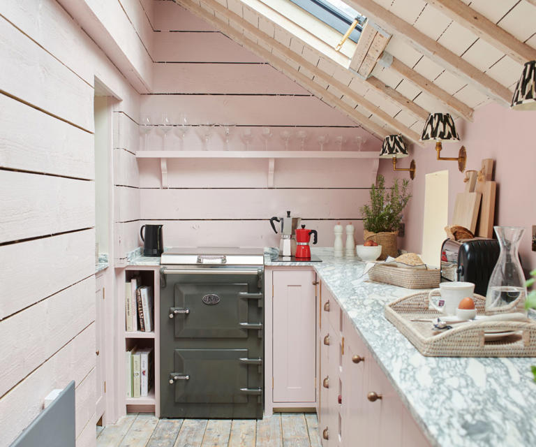 9 color-drenched kitchens that prove this paint trend is totally ...