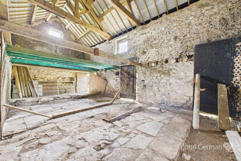 White Peak barn with approved residential plans up for auction