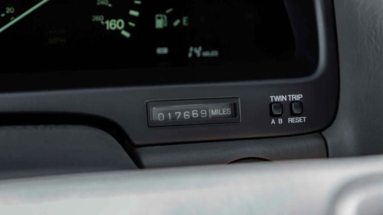 1990 Lexus LS400 Rewind Review: Driving the Groundbreaking Luxury Car Today