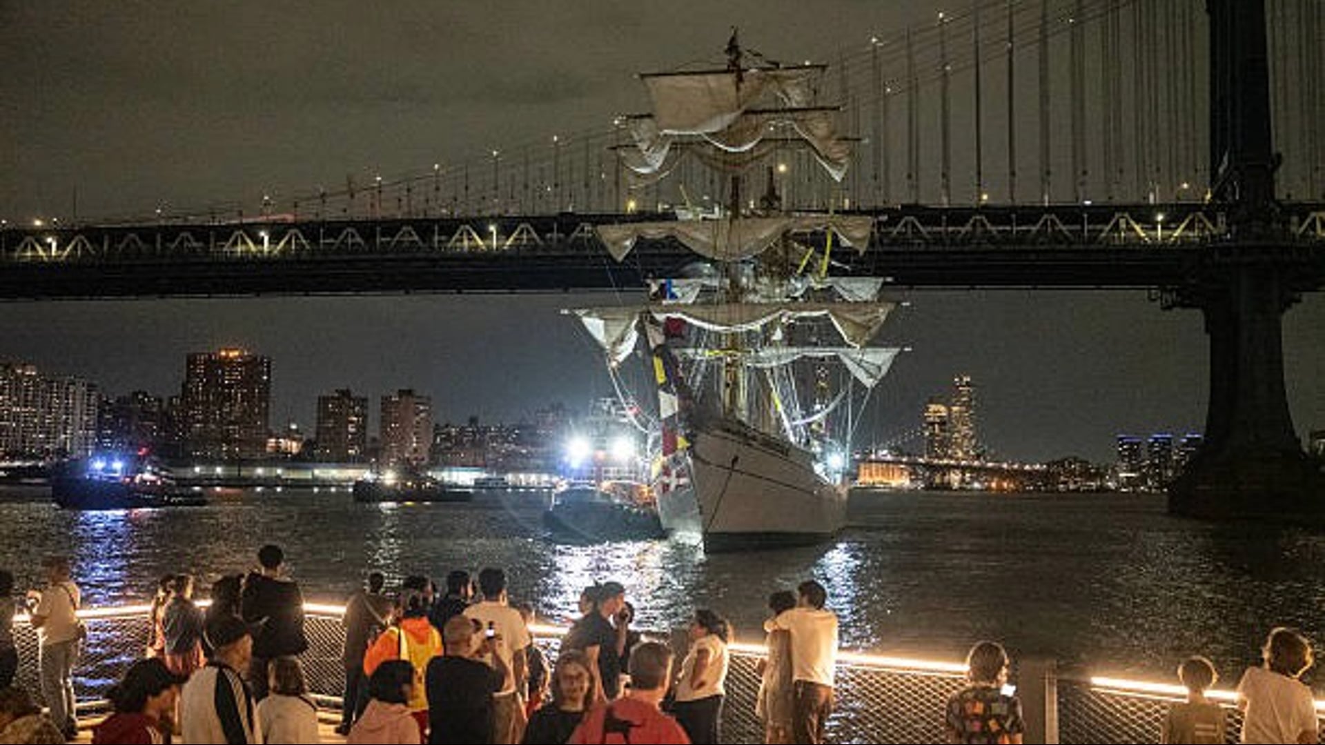 Why The Mexican Navy Training Ship Struck The Brooklyn Bridge