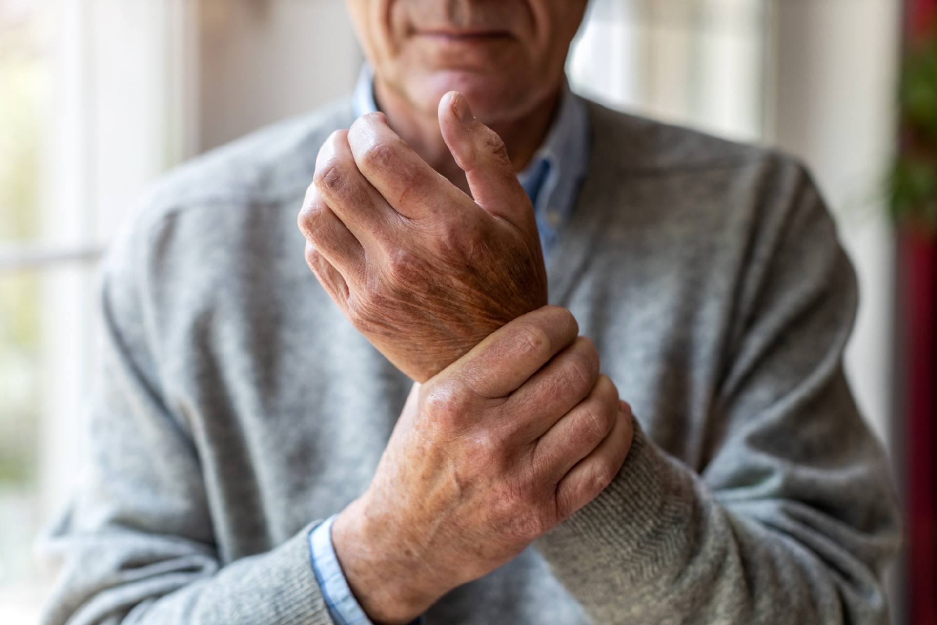 Vitamin B12 deficiency: risks and symptoms
