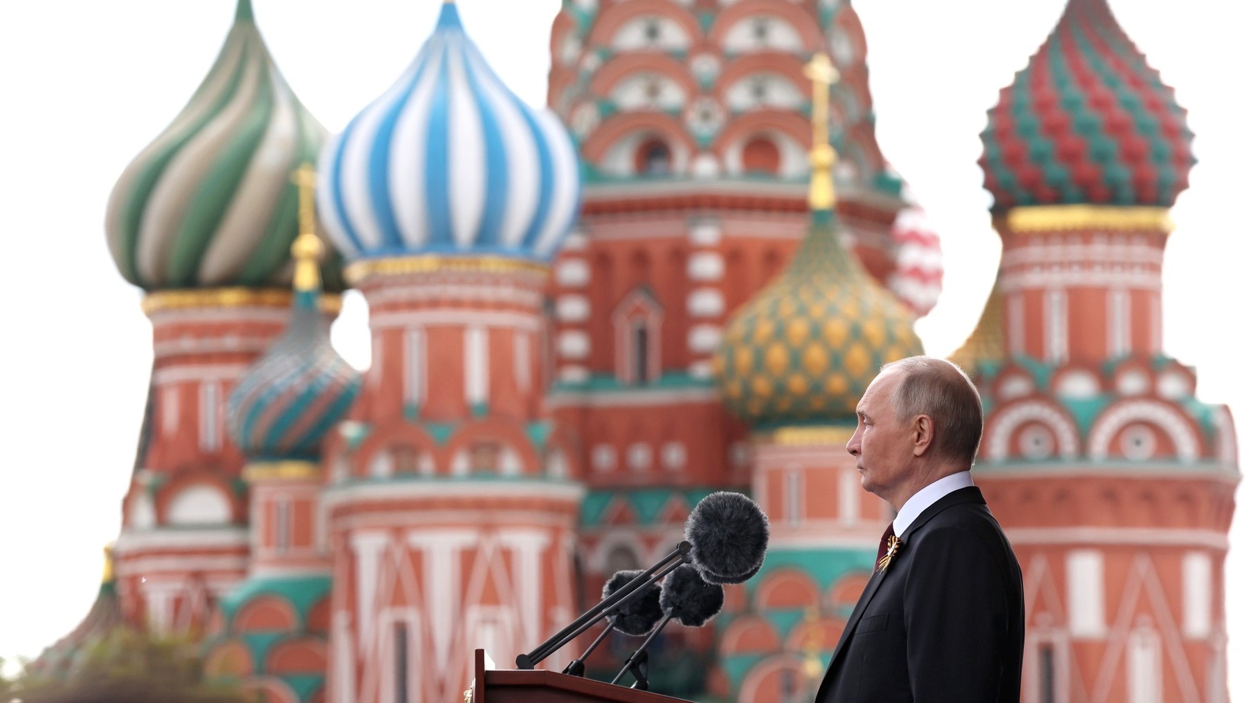 German Intelligence Chief: Russian Public Supports the War