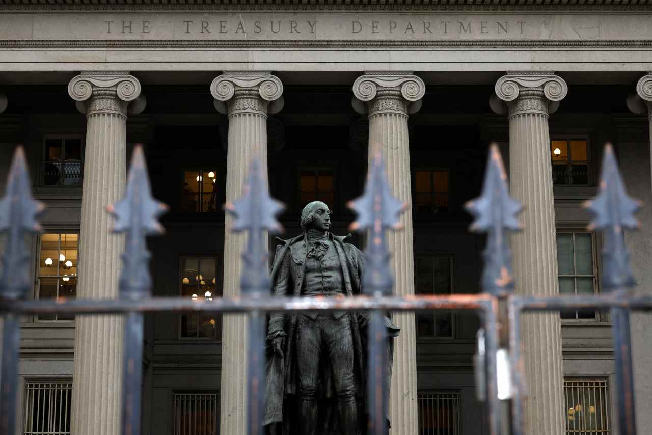 Bond Selloff Sends 30-Year Treasury Yield Above 5%. What to Do Now.