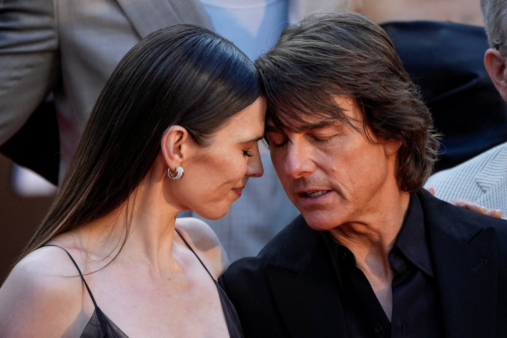 Tom Cruise and co-star Hayley Atwell closer than ever in intimate ...