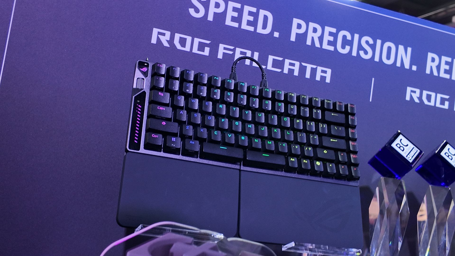 Asus is bringing two great features to ergonomic keyboards with its ...