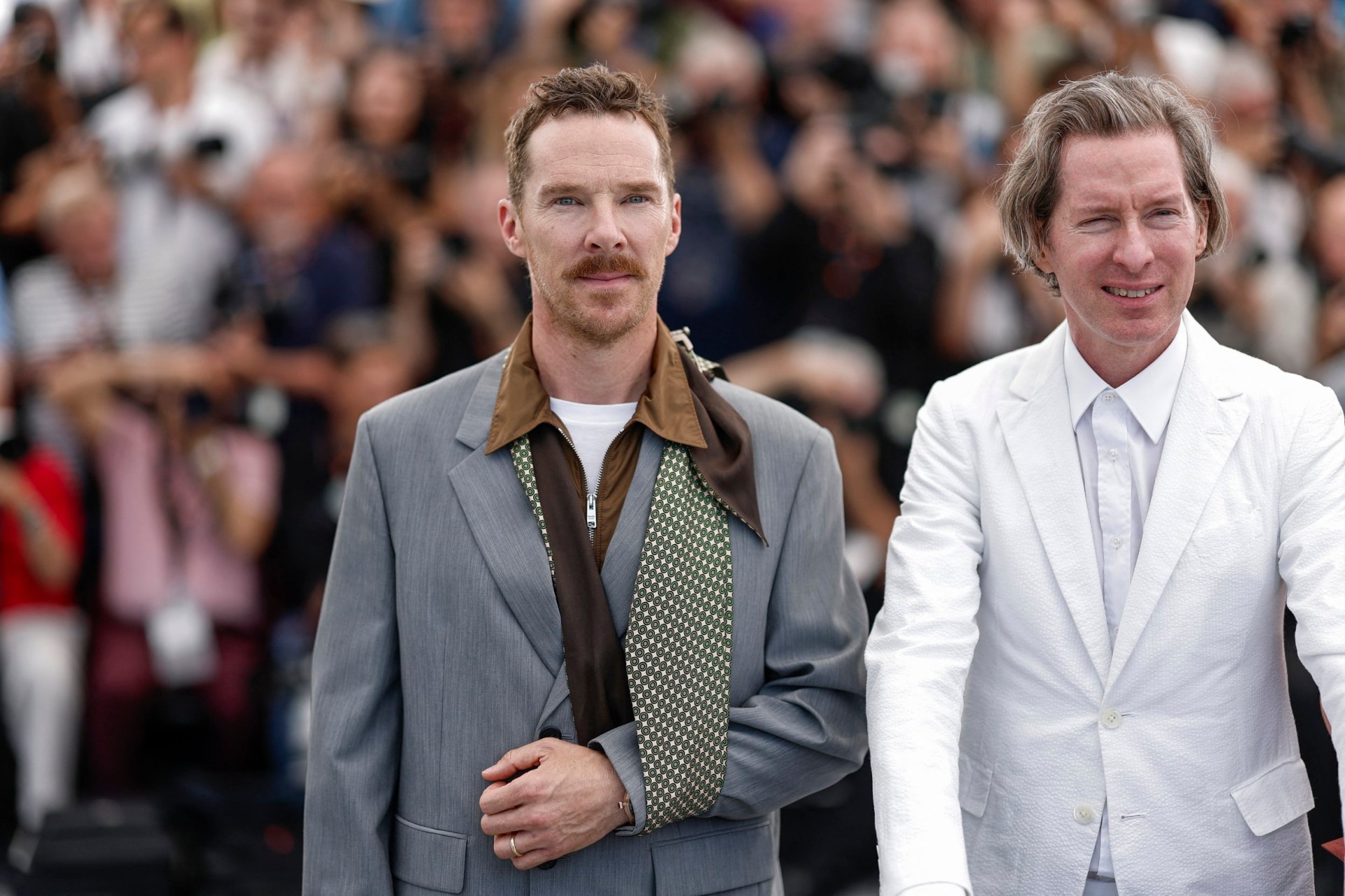Benedict Cumberbatch stylishly dresses up mystery injury on Cannes red ...