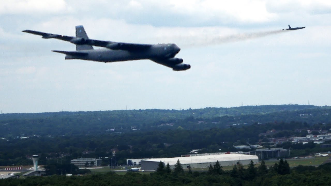 Smokey B-52 Bomber Flyover at Farnborough Airshow 2024