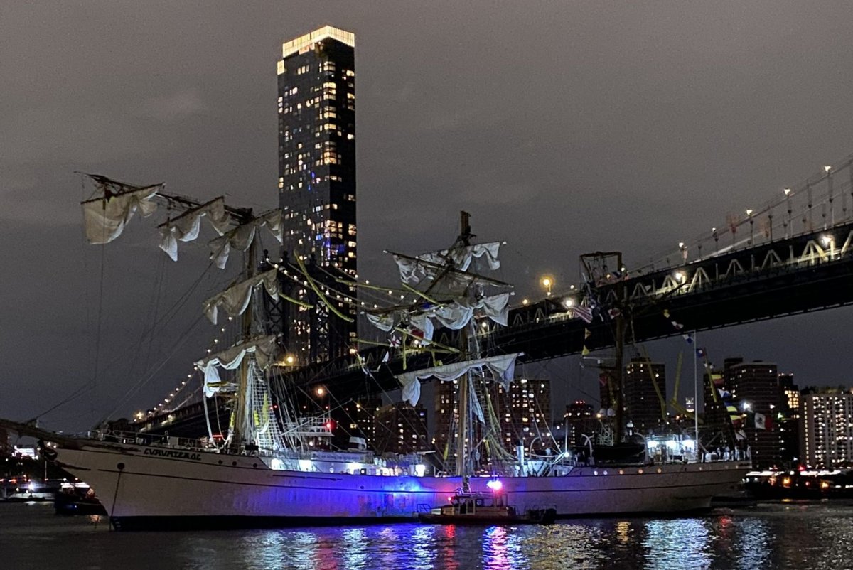 Mexican navy ship crashes into Brooklyn Bridge, killing two people