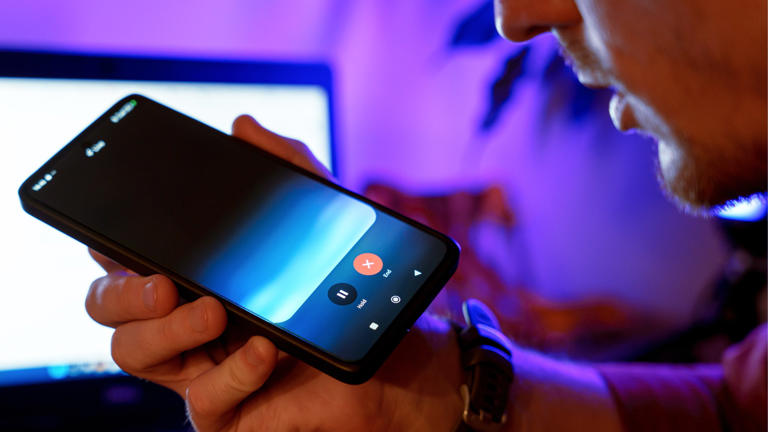 Apple could soon allow iPhone users to ditch Siri as the default assistant for ChatGPT or Gemini ...