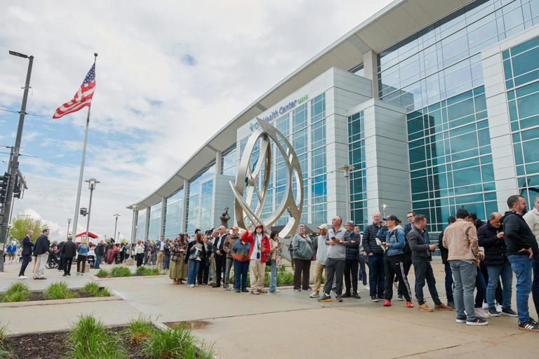 Warren Buffett Is Making a Big Change to Next Year's Berkshire Hathaway ...