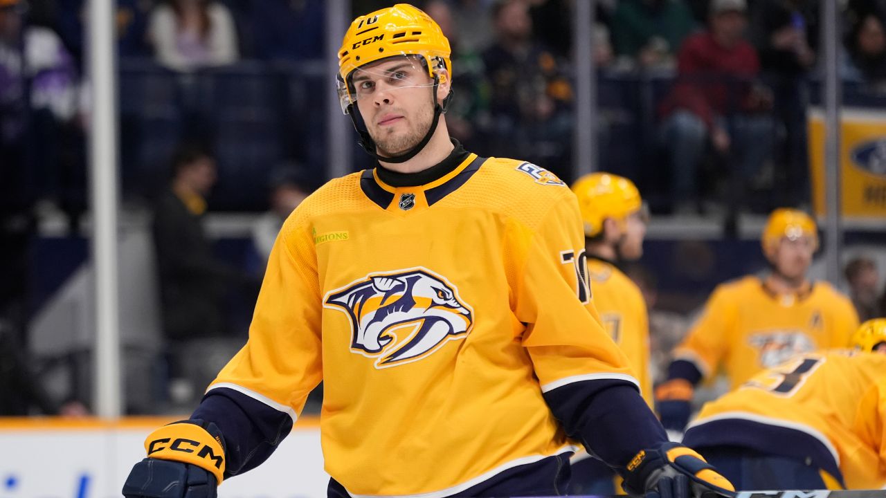 Sharks sign forward Egor Afanasyev to one-year, $800K contract