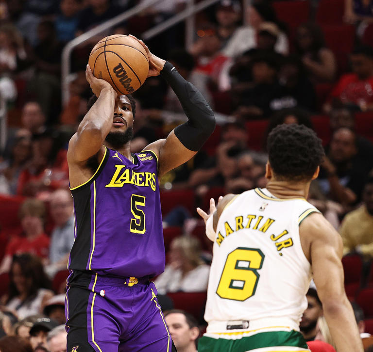 Writer suggests that the Lakers should bring back former guard