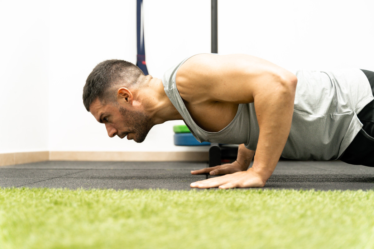 Trainer: These Pushup Variations Fix Bad Shoulders and Build More Muscle