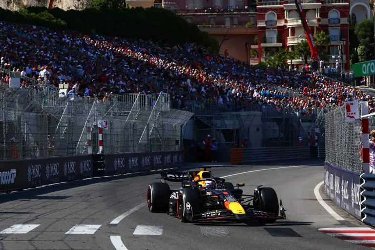 Verstappen zesde na rode vlag in slaapverwekkende GP van Monaco