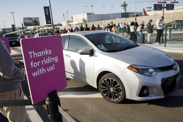 Lyft Revives Pooled Rides at Airports in Push for Cheaper Trips