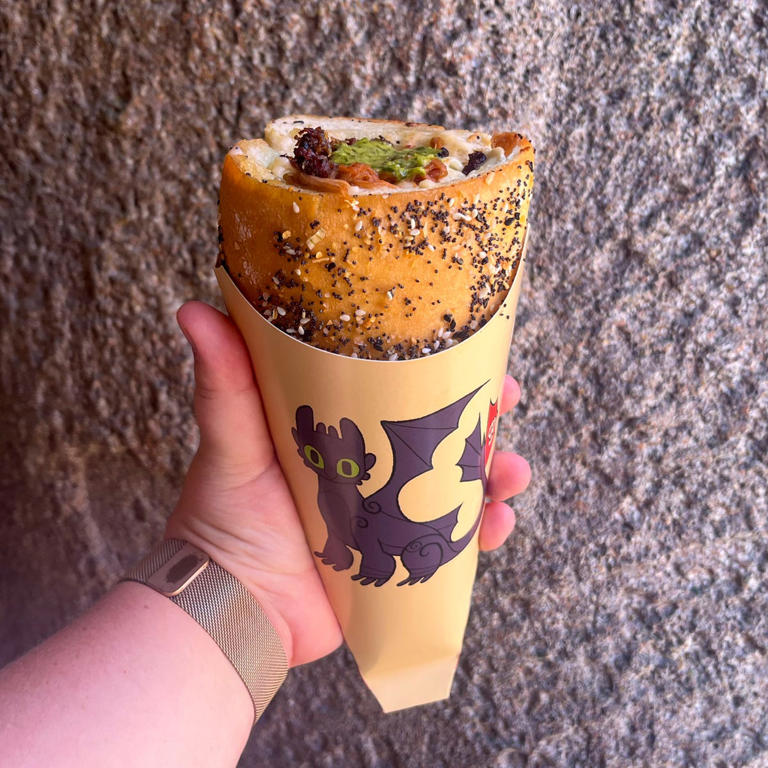 I Review Theme Parks For A Living & This Is What You Should Eat & Drink ...