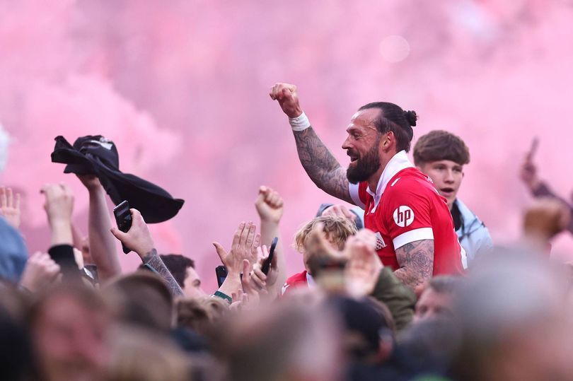 Ryan Reynolds responds to Wrexham player who is forced to leave against ...