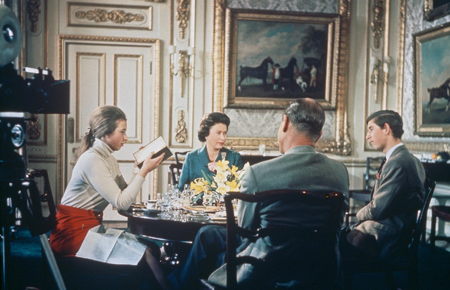 Rare archive photos of the British royal family at home through the years