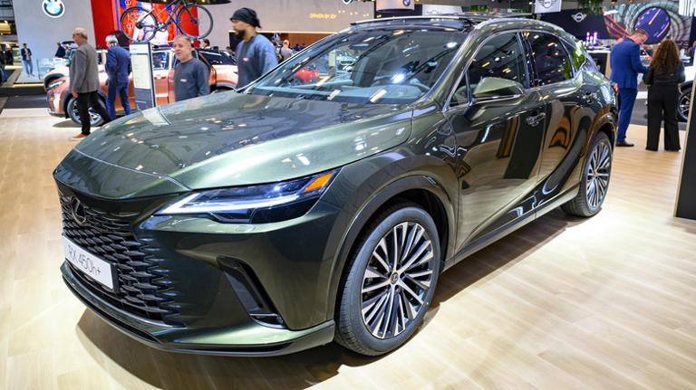 How Does The 2025 Lexus RZ Differ From Its RX Model?