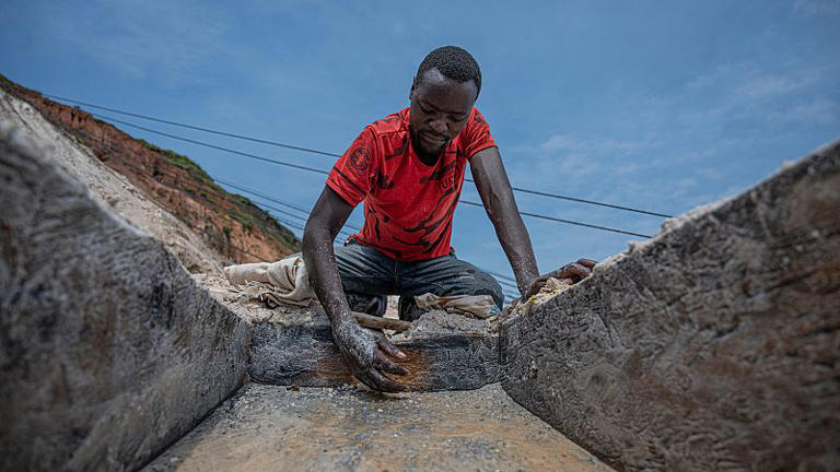 Congo's coltan miners dig for world's tech amid struggle of who is in ...
