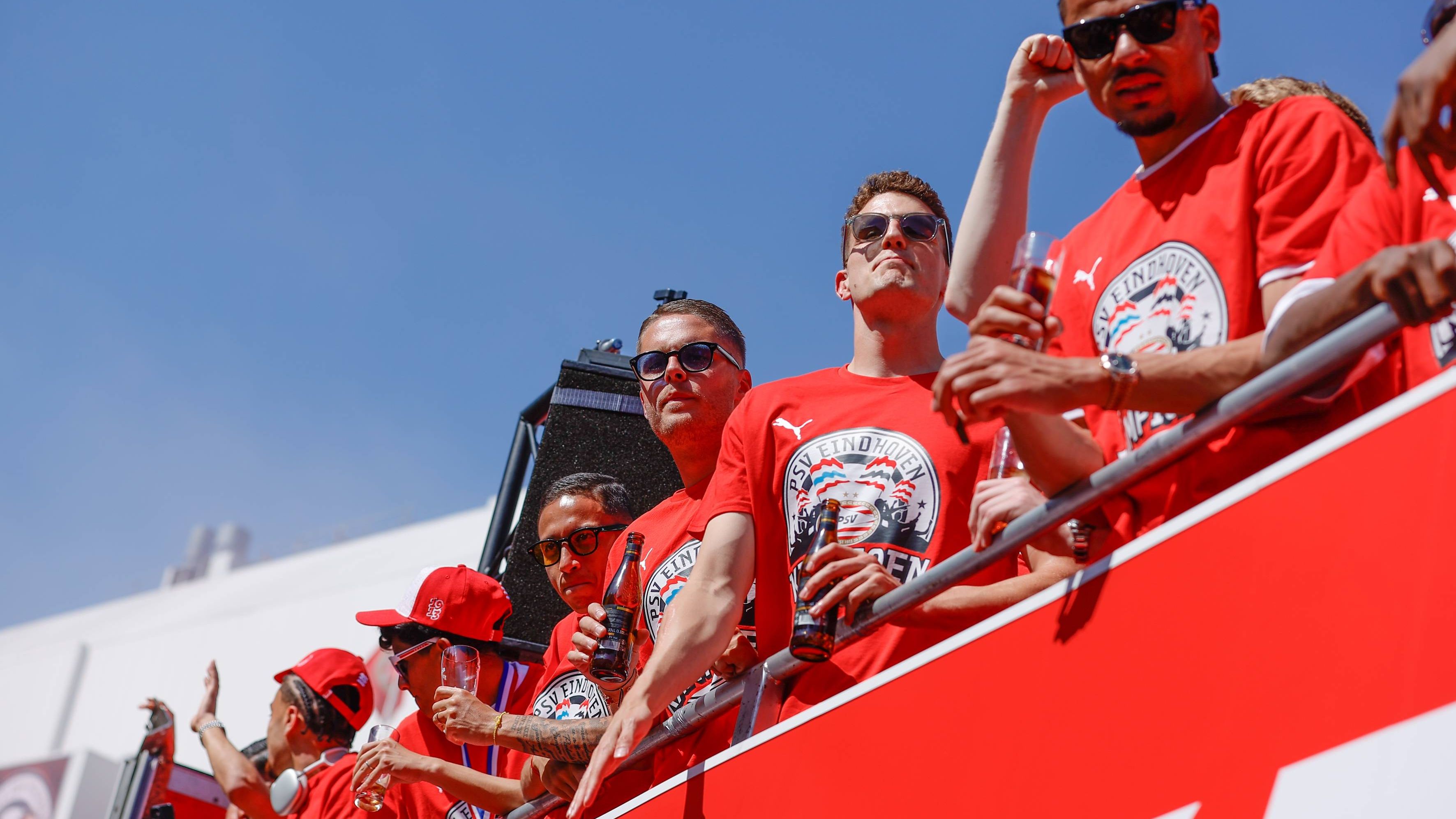 Sterspeler van PSV komt te laat voor platte kar