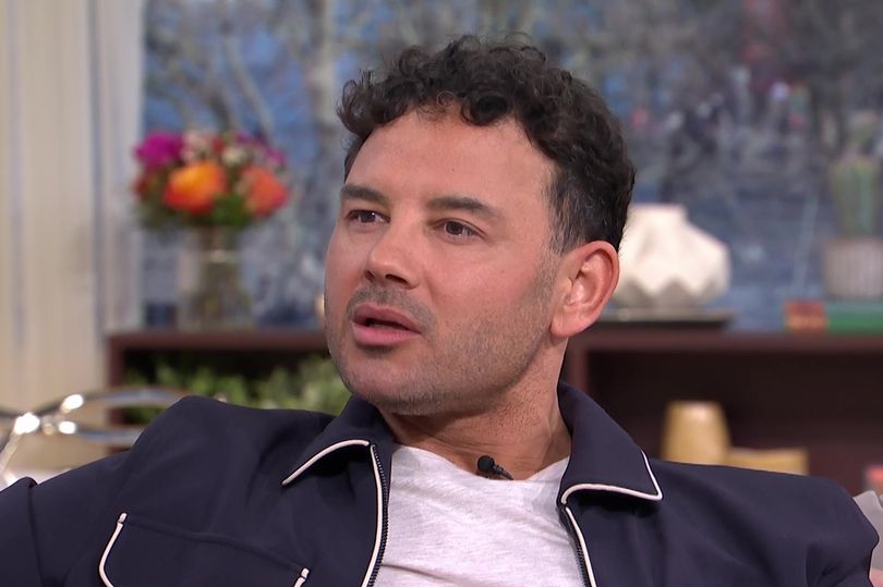 Coronation Street fans 'rumble' Jason Grimshaw love interest and it won ...