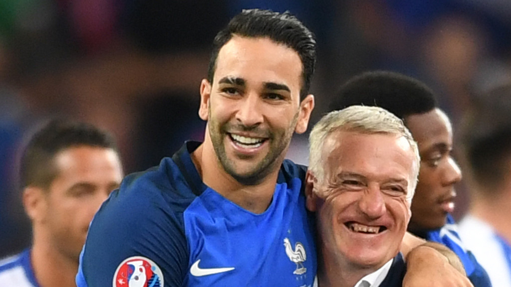 Adil Rami officialise avec sa nouvelle compagne Louana Franco