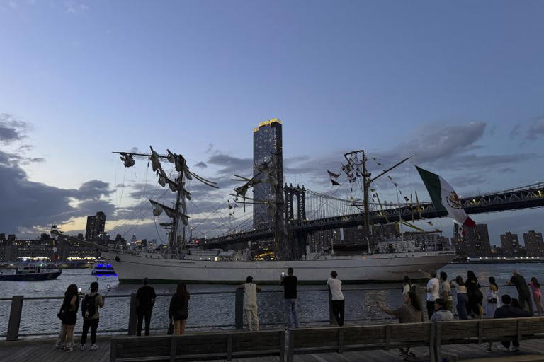 2 crew members killed after Mexican Navy ship hits Brooklyn Bridge