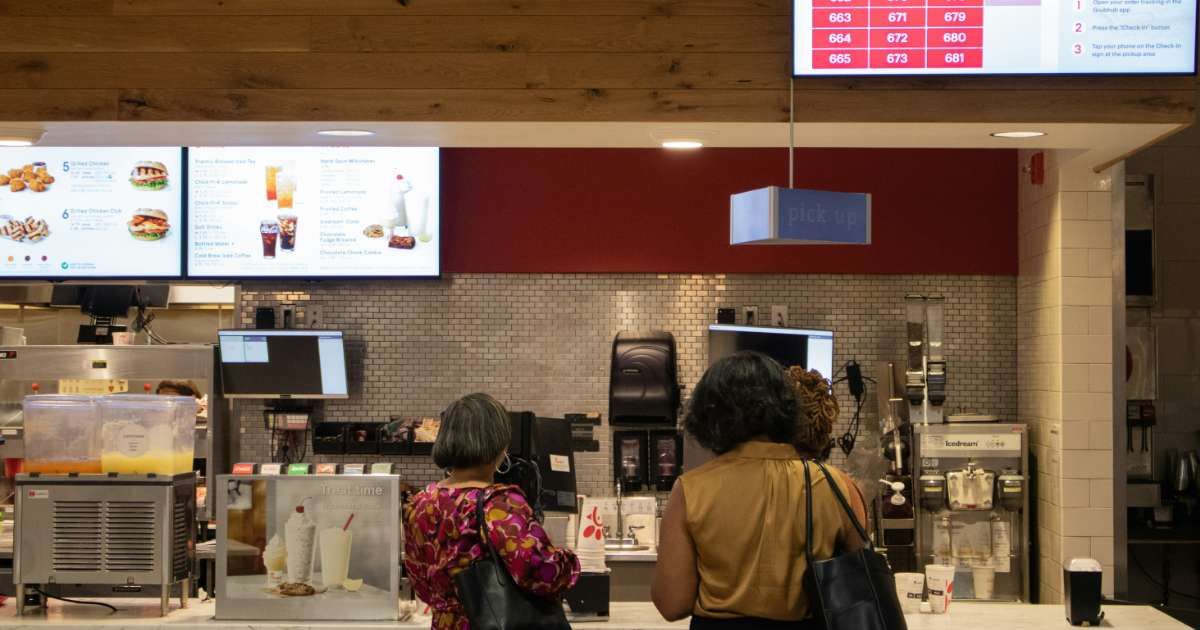 Expert Explains Why You Should Avoid Fast Food Joints on Mondays — And ...