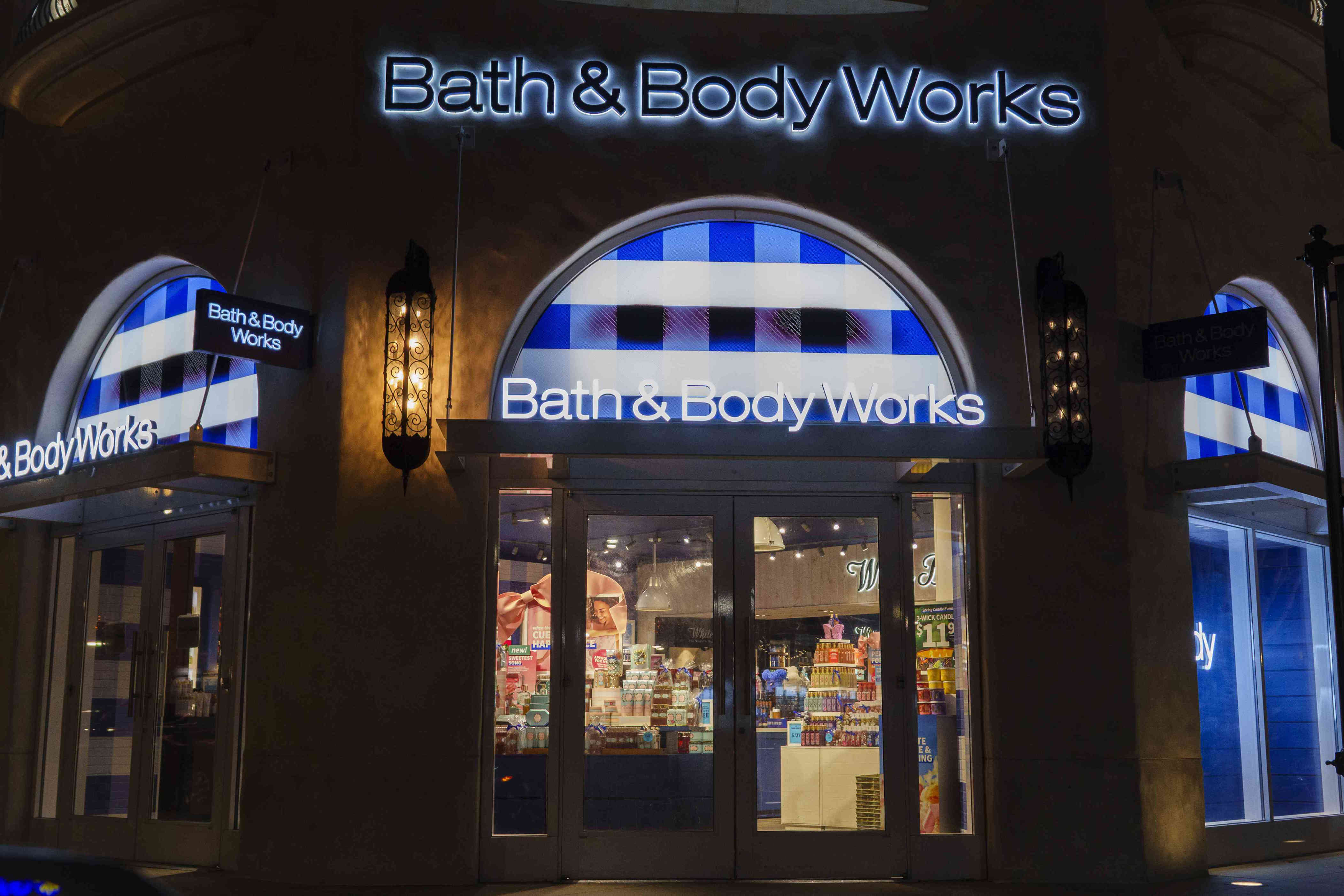 Bath & Body Works Names New CEO, Preannounces Results, Affirms Outlook
