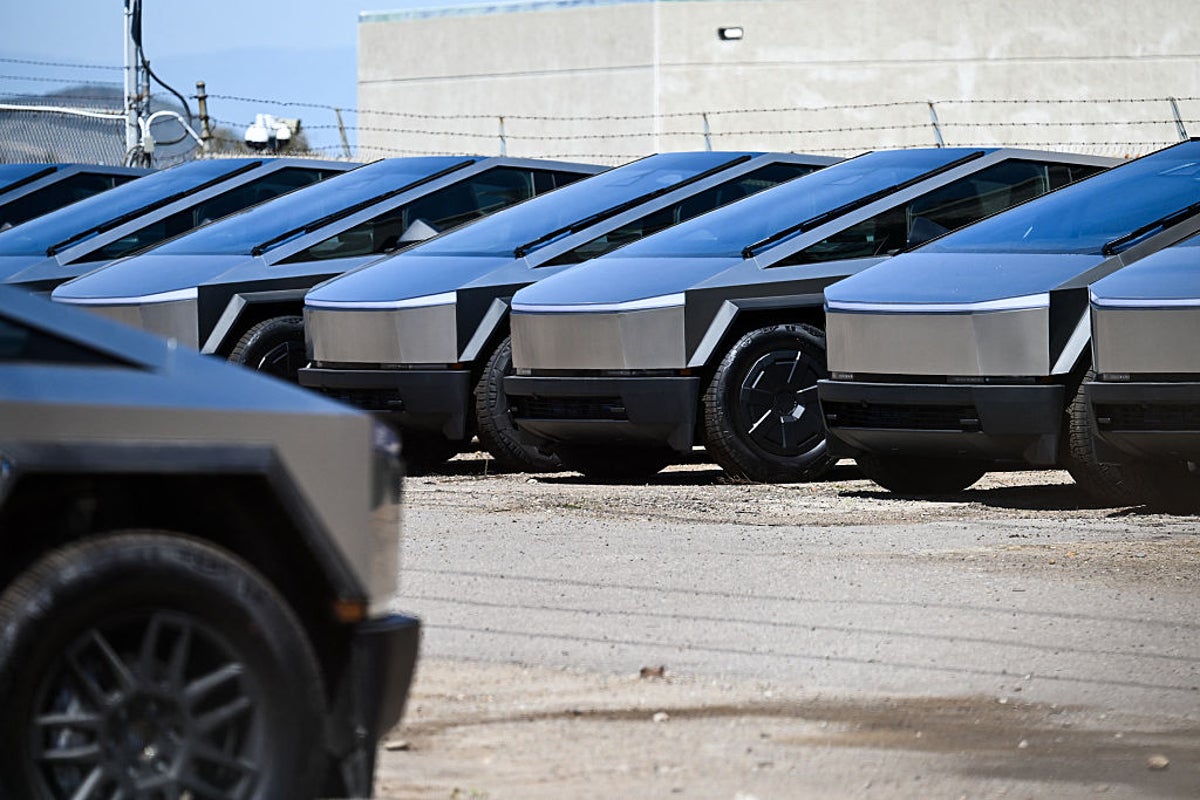 Tesla reveals ‘insane’ drop in value of used Cybertrucks as 10,000 go ...