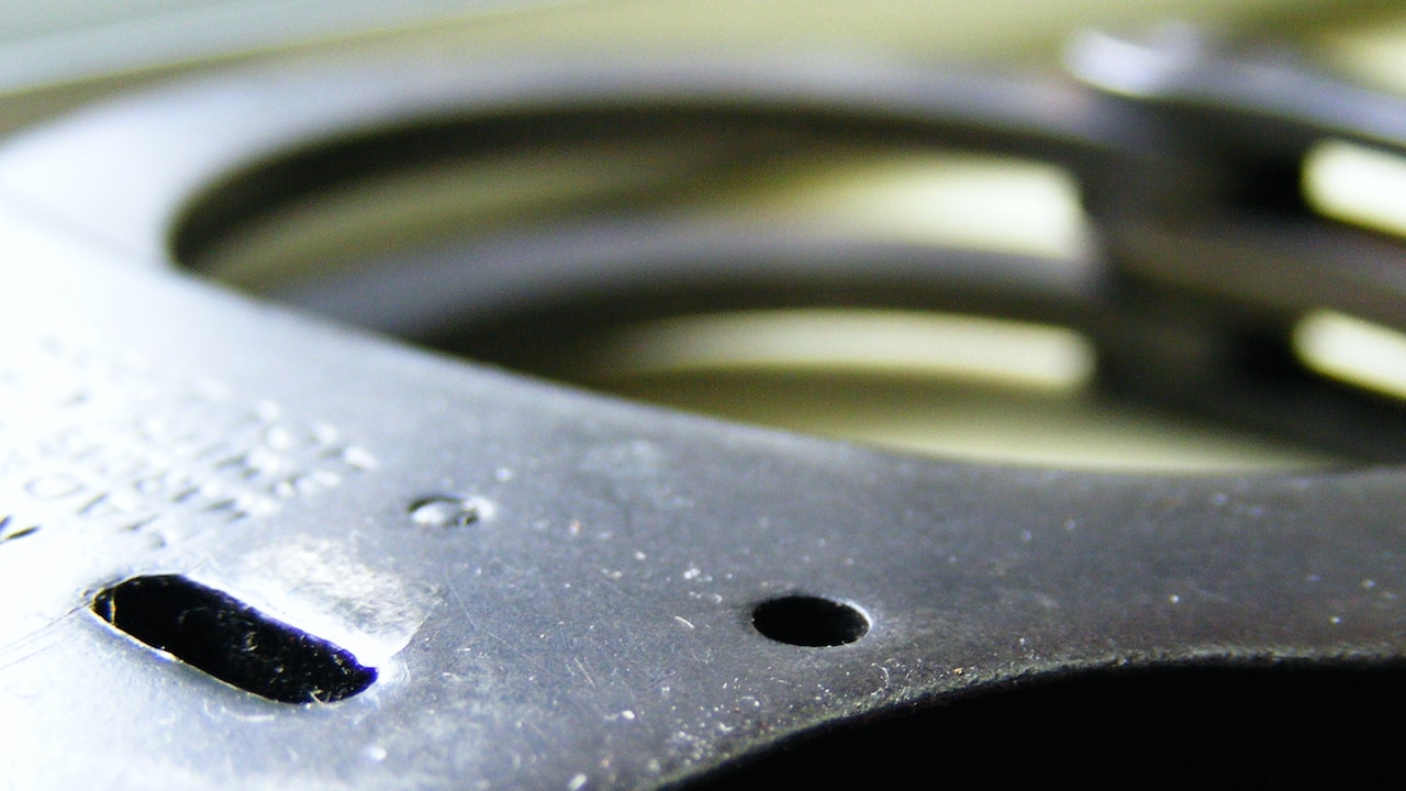 Florida man accused of kidnapping, locking teenage girl inside clothes ...