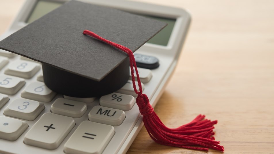 Lower Student Loan Interest Rates With These 6 Expert-Backed Tips