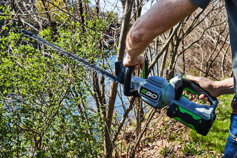 We tested the best hedge trimmers, and Husqvarna won for its effortless ...