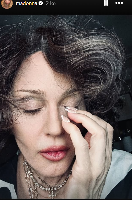 Η Madonna ποζάρει με σκούρα καστανά μαλλιά για να μοιάσει στη μητέρα ...
