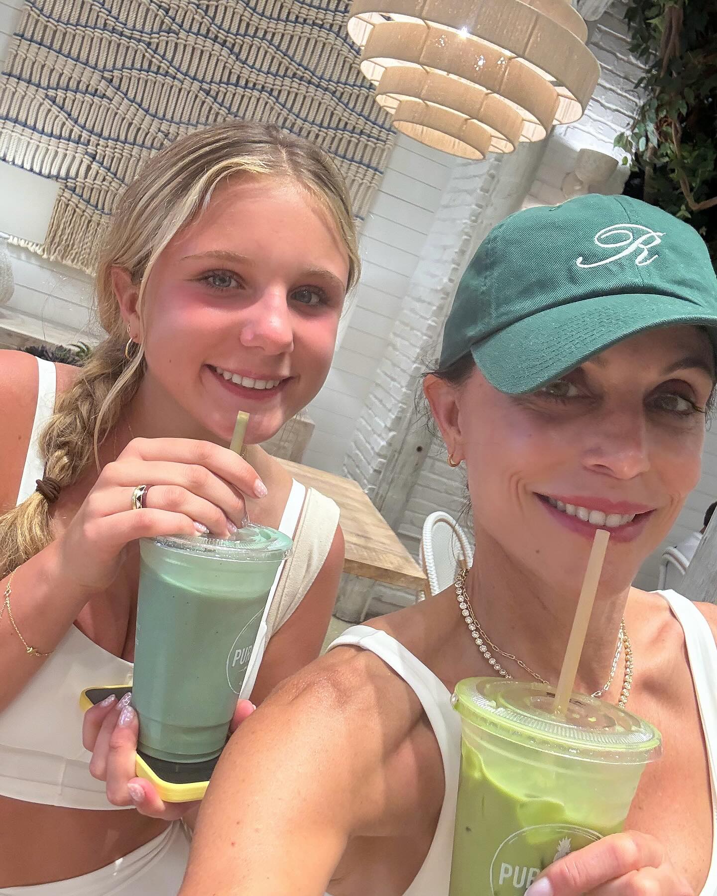 Swimsuit-clad Bethenny Frankel has beach day in Miami with daughter ...