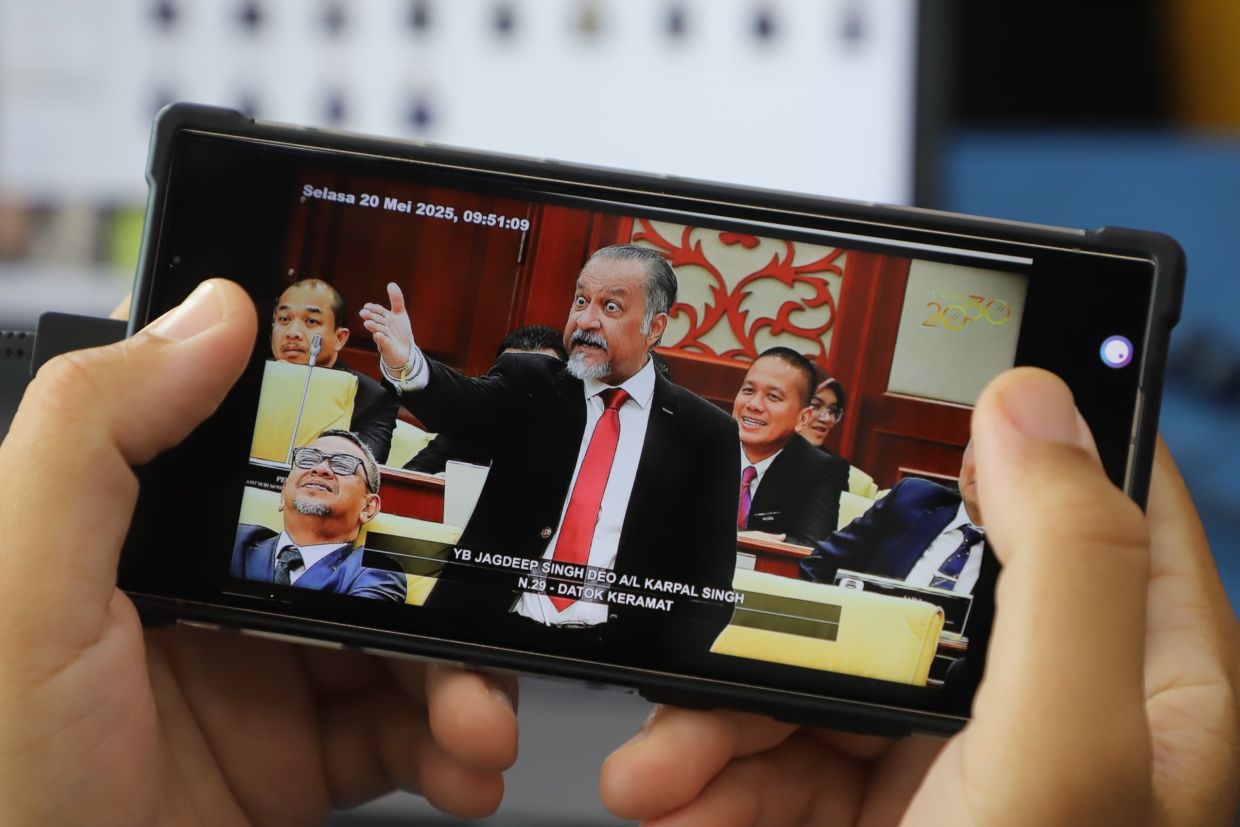 Commotion at Penang state assembly over choice of language