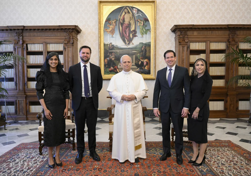 Vance, Rubio bring Pope Leo XIV letter from Trump and Chicago Bears jersey