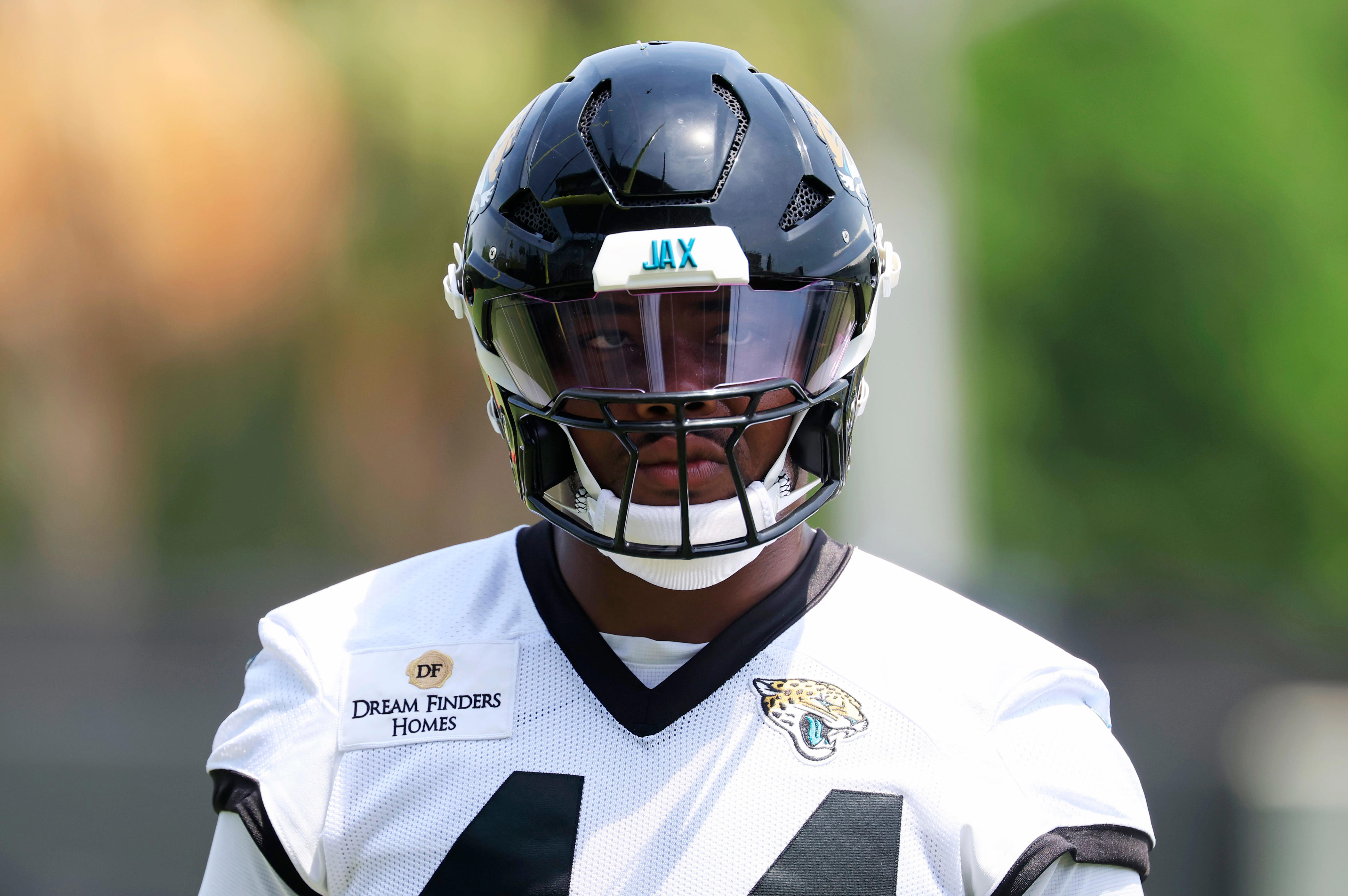 NFL execs, coaches rank top DEs in 2025, Jaguars' Travon Walker ...