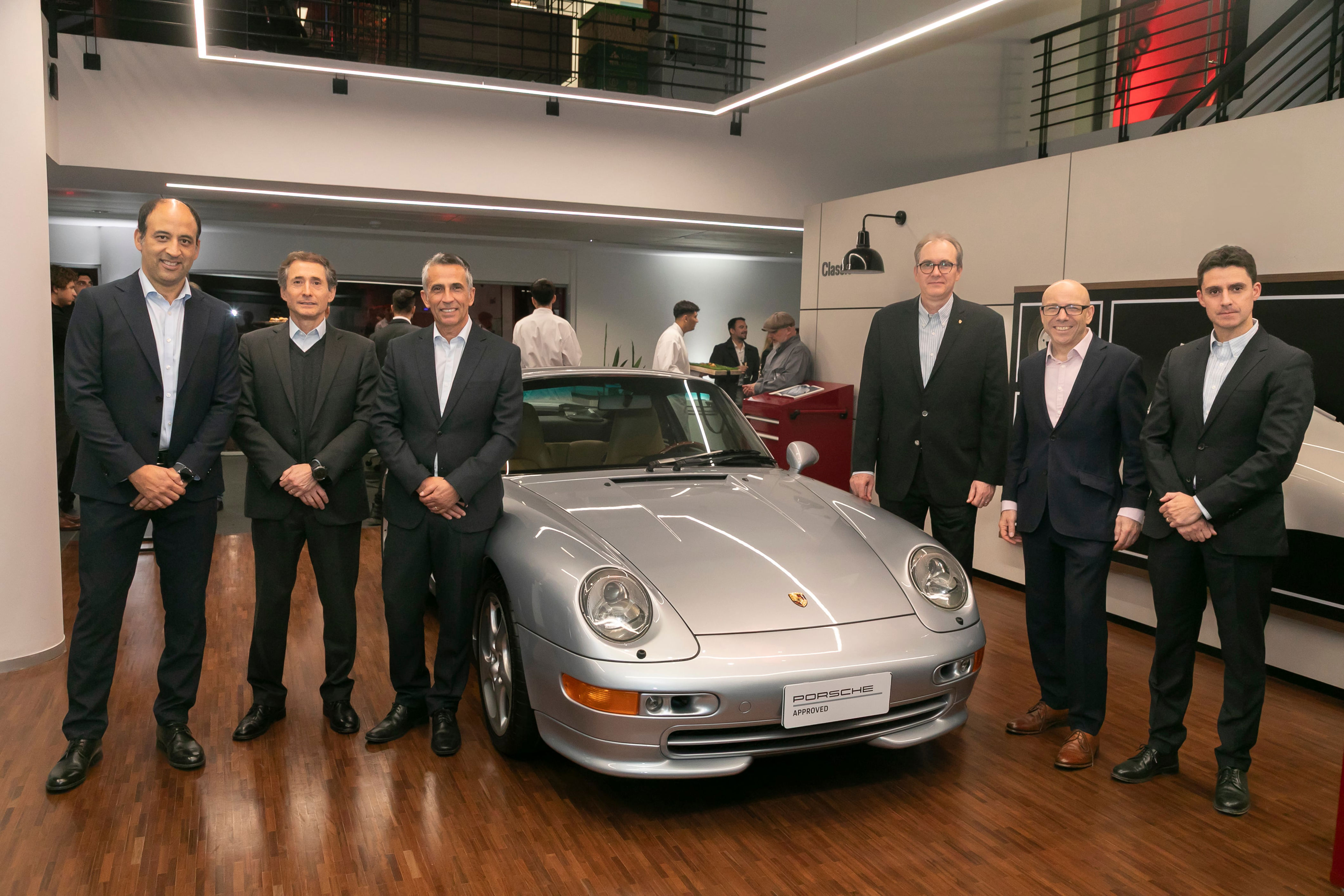 Porsche Center Santiago reabre sus puertas con un renovado concepto de ...