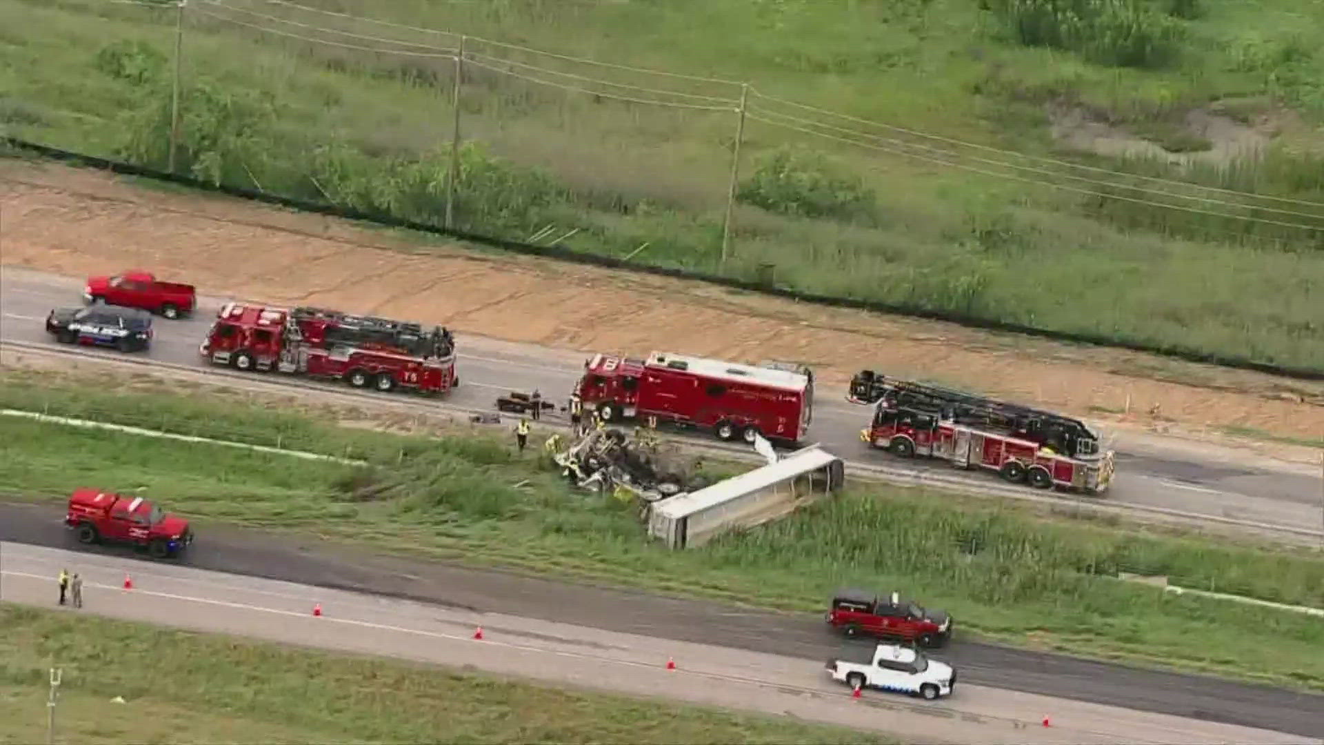 Fatal crash shuts down NB lanes on U.S. 287 in Midlothian in North Texas