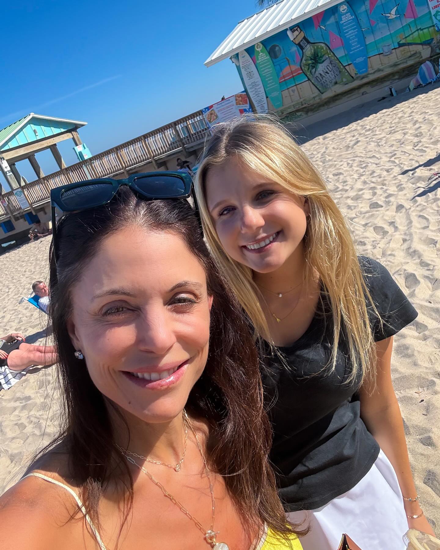 Swimsuit-clad Bethenny Frankel has beach day in Miami with daughter ...