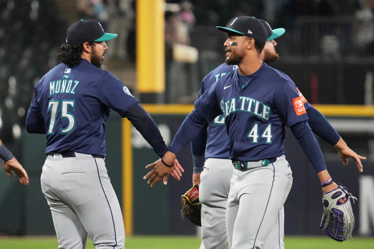 Randy Arozarena conecta cuadrangular en victoria de Mariners sobre los Padres
