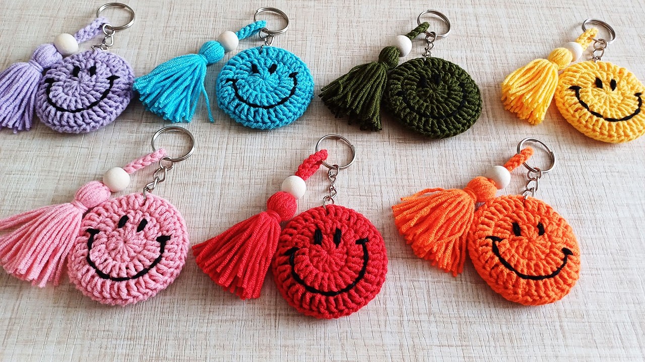 How to Crochet Colorful Smiley Face Keychains