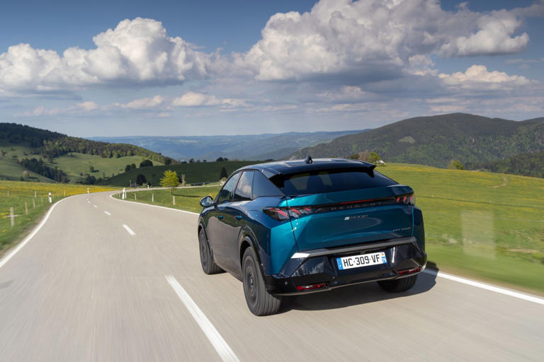 Le Peugeot 3008 électrique devient plus performant avec cette nouvelle ...