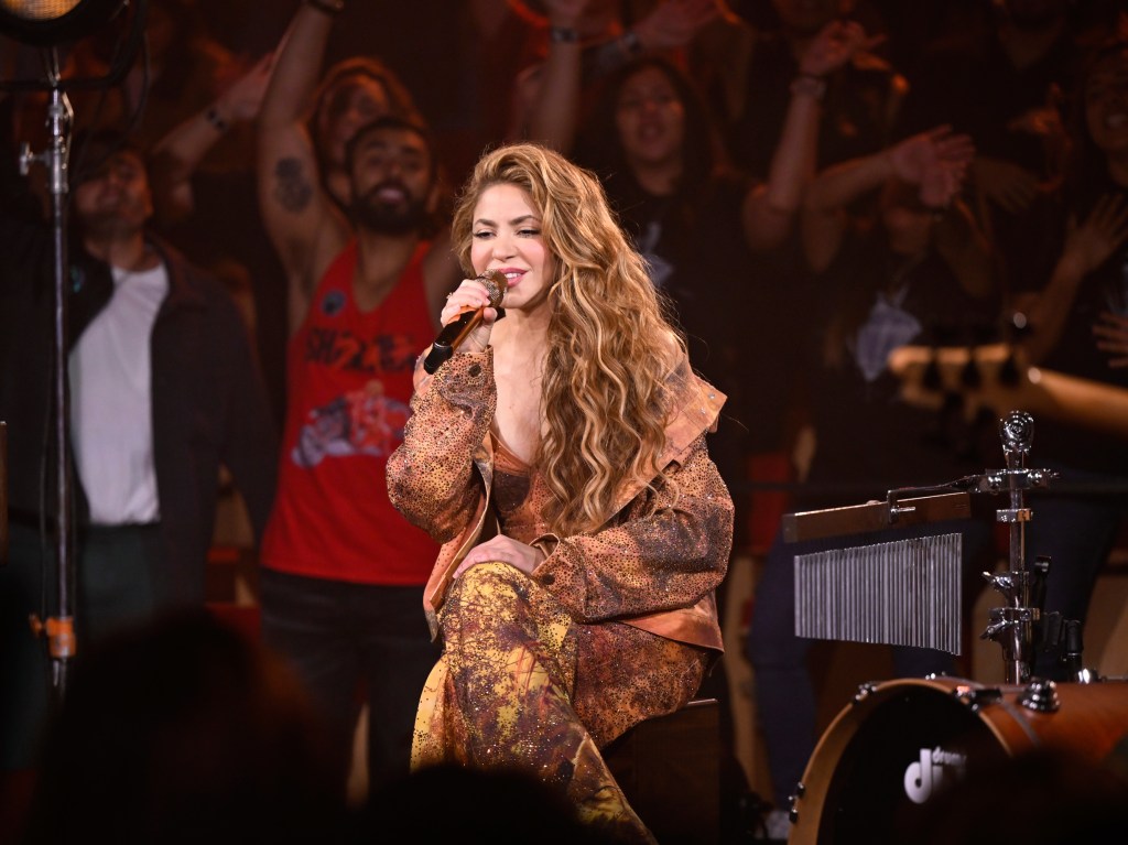 Watch Shakira's Intimate Performance of ‘Antología' on ‘Fallon'